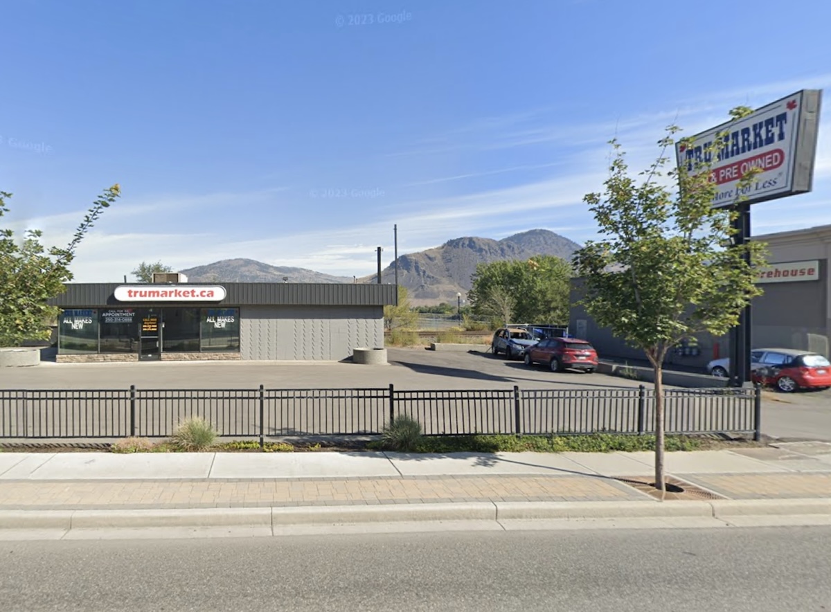 CITY POLITICS – Mayor to put his Victoria Street West car lot up for ...
