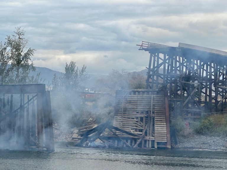 EDITORIAL – There is only one option on what to do about the Red Bridge ...